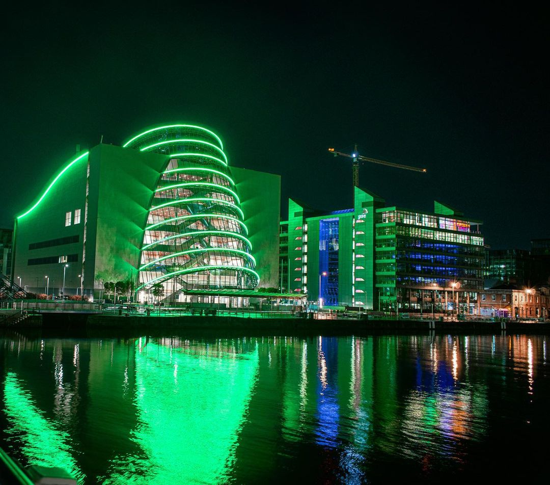 16 Pictures Of Dublin Looking Spectacular In The Green Lights Of Saint ...