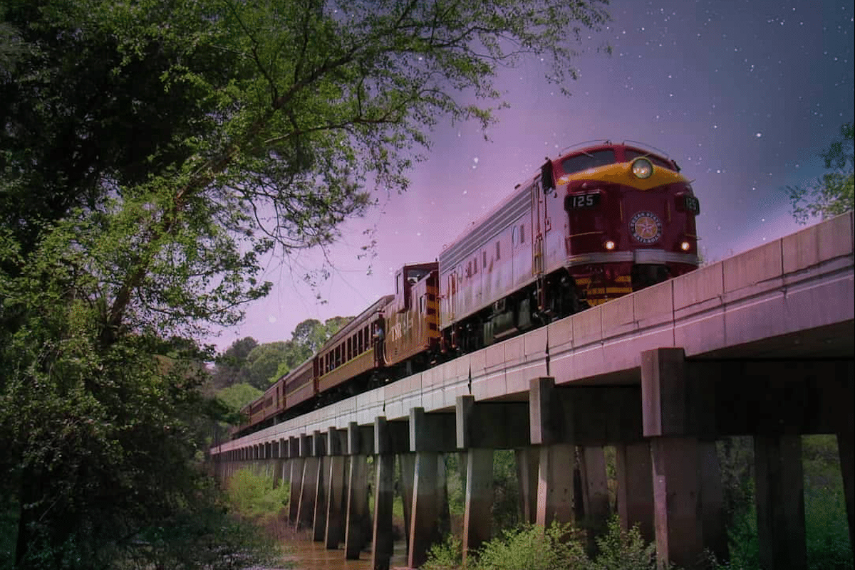 There's A Fully Operational Vintage Steam Engine You Can Ride In Texas