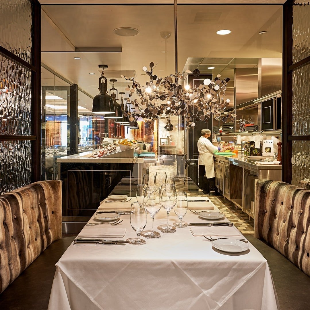 9 Sizzling Steakhouses In Houston With The Juiciest Steaks!