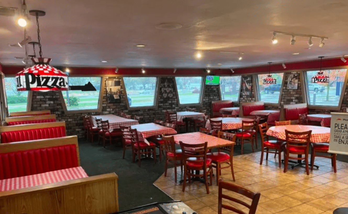 This Retro Pizza Hut Is A Large Slice Of Nostalgia Outside Houston