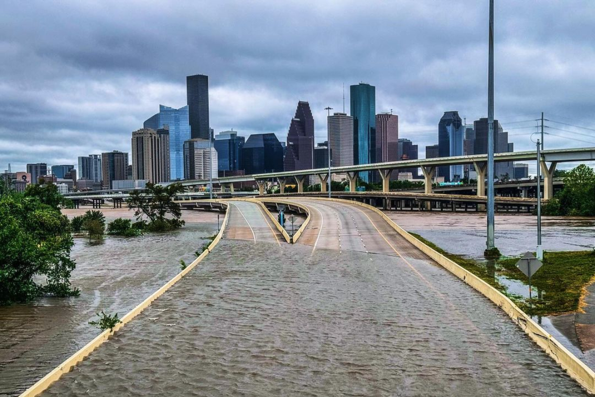A Million Houstonians Without Power During Heat Advisory
