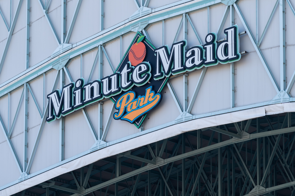 Los Astros de Houston subastan el letrero del Minute Maid Park
