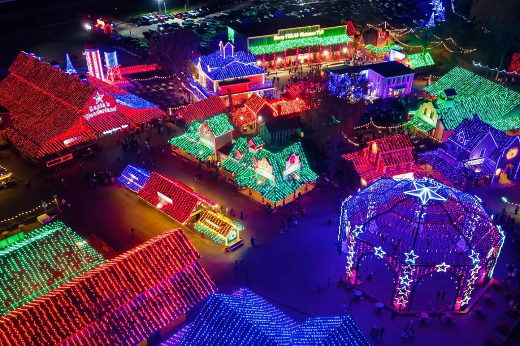The 'World's Largest Christmas Park' Returns To Houston Area This Week ...