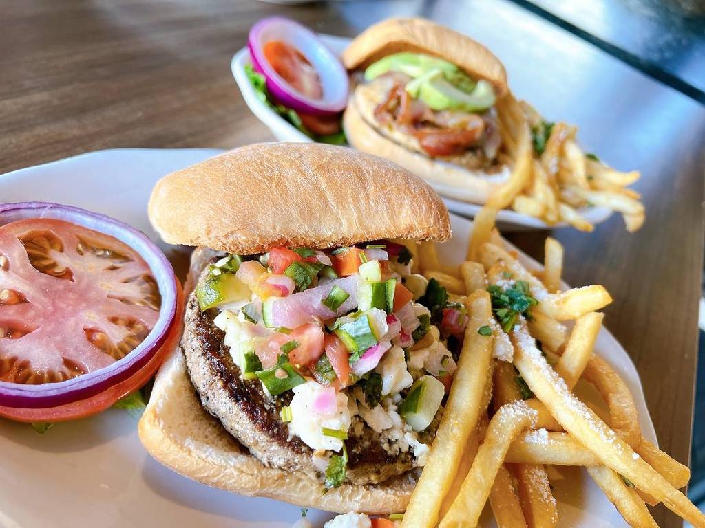 7 Best Burger Joints In Jacksonville That Are Bun In A Million
