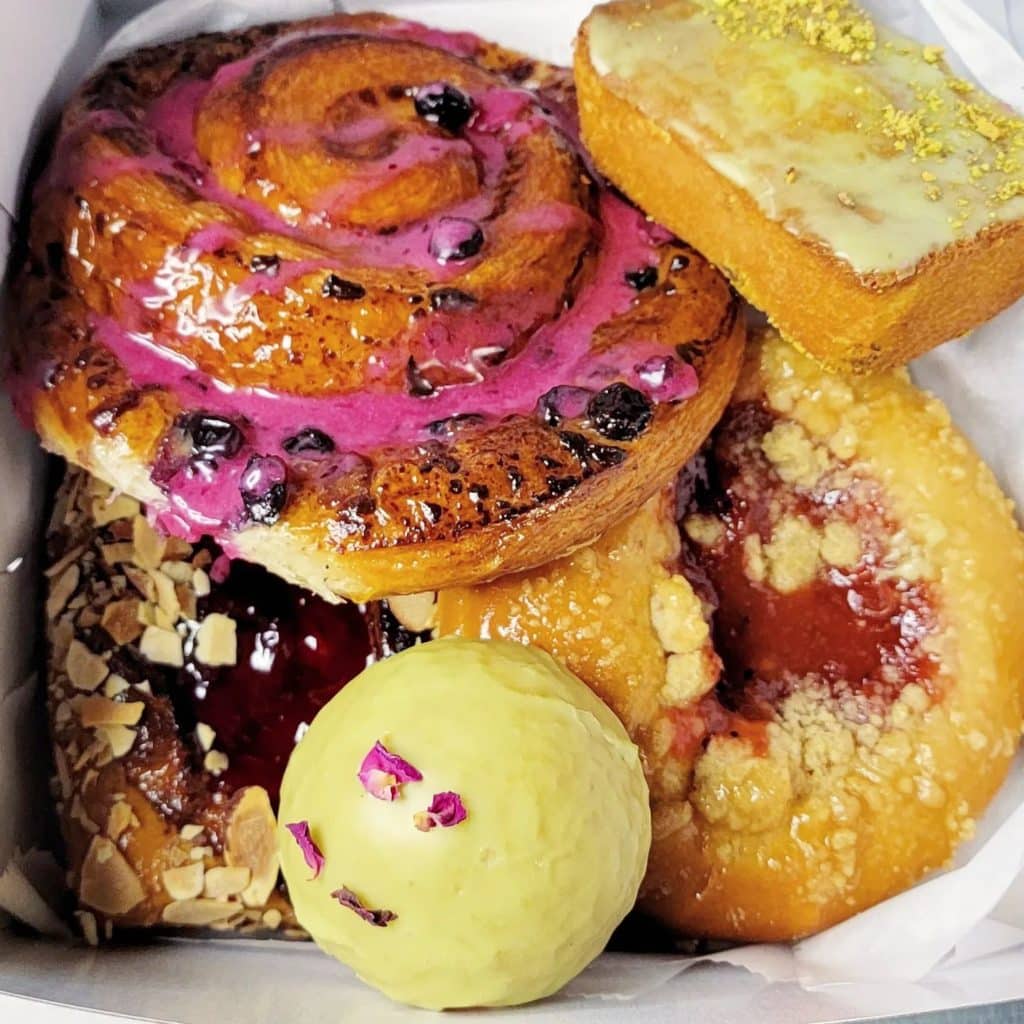 9 Brilliant Bakeries In Kansas City With Dough-licious Delights!