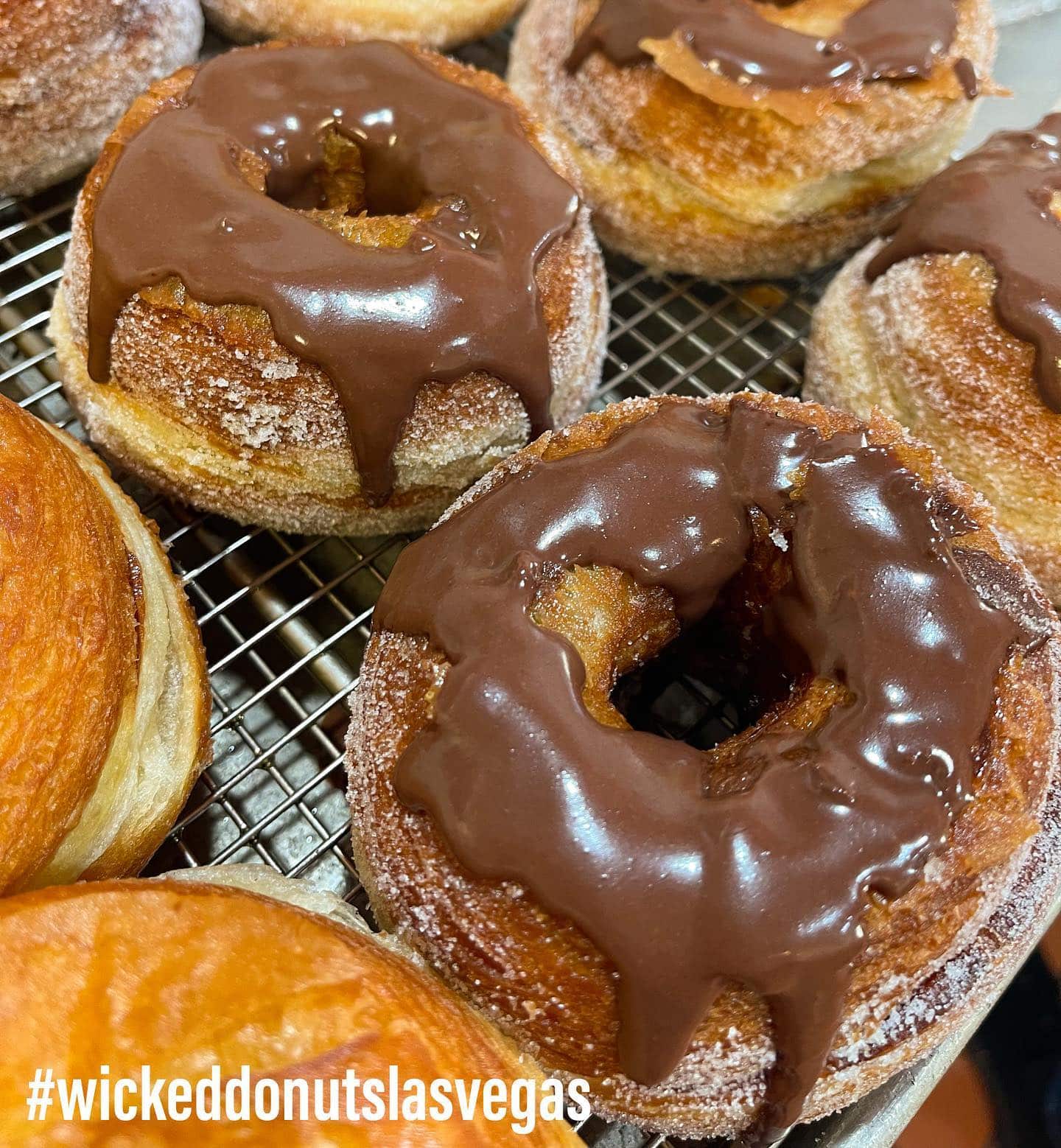 8 Brilliant Donut Shops & Bakeries In Vegas That Are A Hole In One