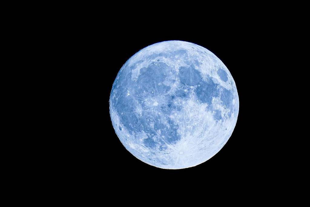 How to catch the super rare Blue Moon In Las Vegas this weekend