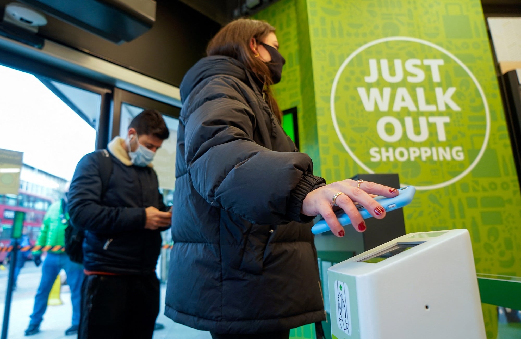 Amazon Fresh: First Checkout-Free Store Has Landed In London