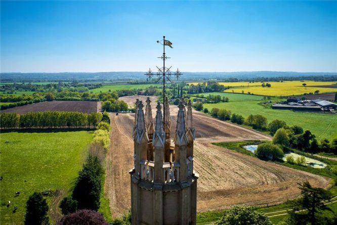 Hadlow Castle: Breathtaking Fairytale Place Could Be Your New Home