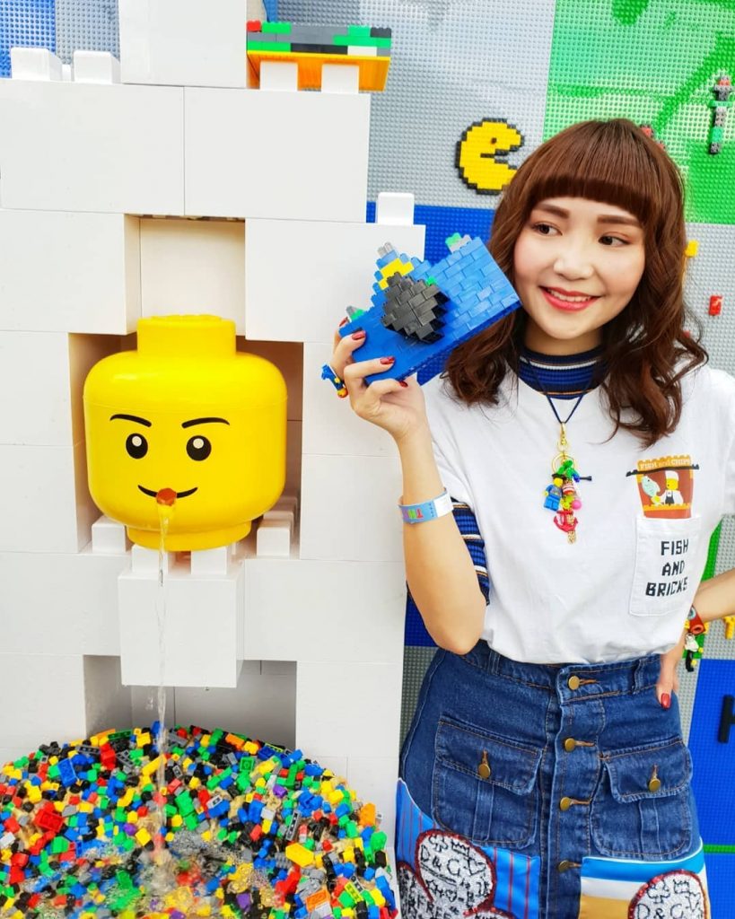 The Brick Bar: A Pop-Up Bar Made With One Million Lego Bricks