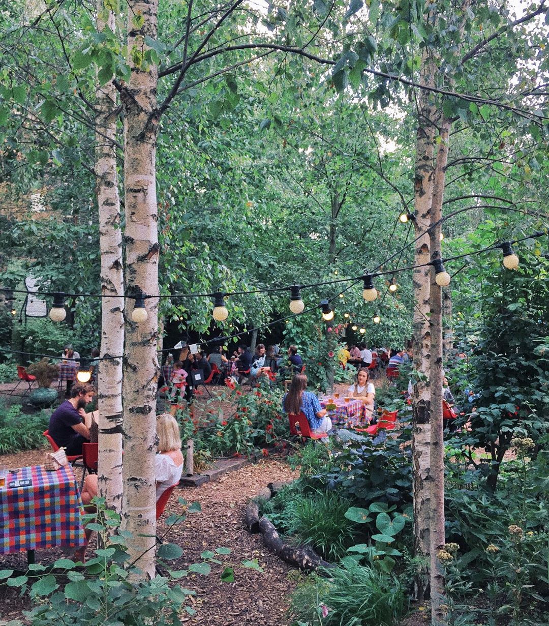 Diese stillgelegte Eisenbahnlinie ist jetzt ein wunderschöner ...