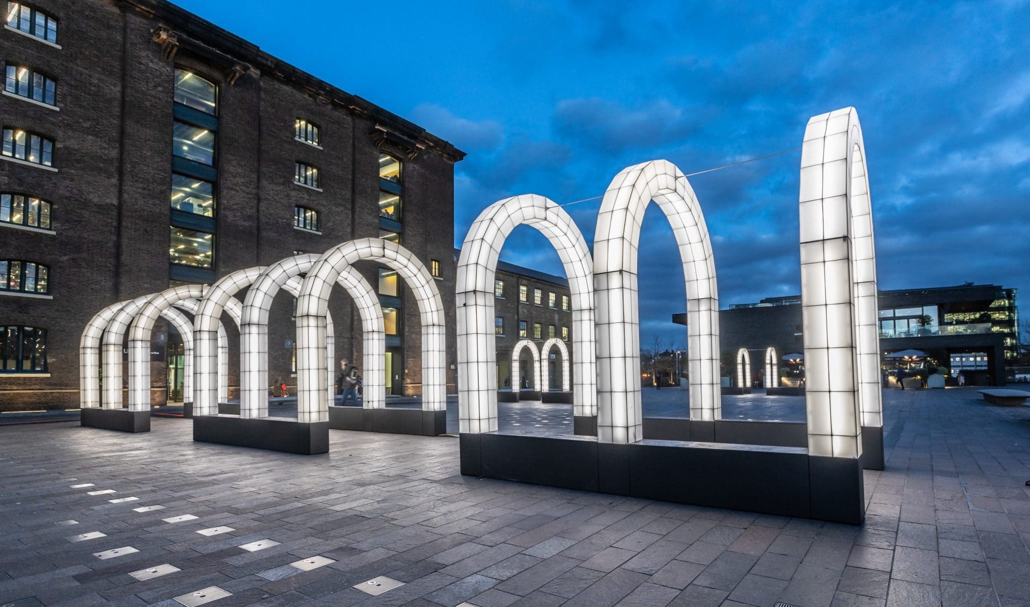 Space Frames: Lovely Illuminated Art Installation In Granary Square