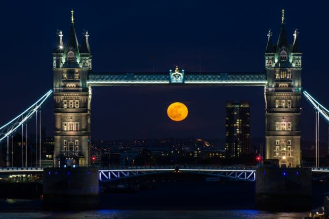 Supermoon Due To Rise Over London This Week, Here's Where To See It