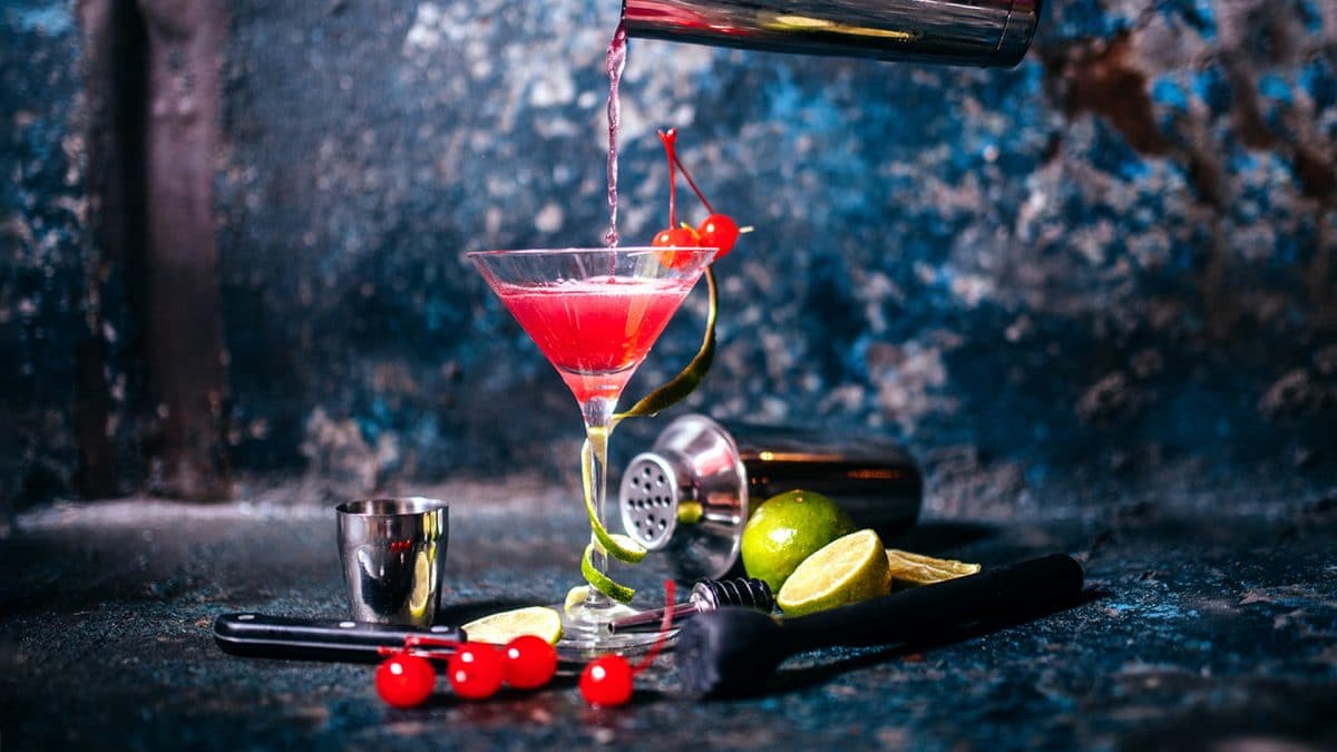 Shake It Like A Pro With This Epic Cocktail Making Masterclass & Deluxe Kit
