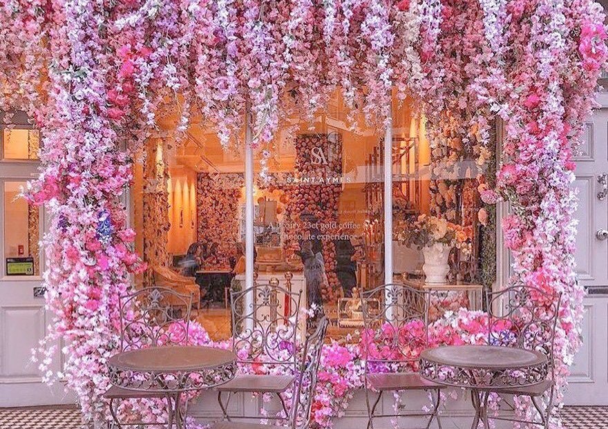 Saint Aymes: Seriously Instagrammable Cafe Serving 23ct Gold Coffee