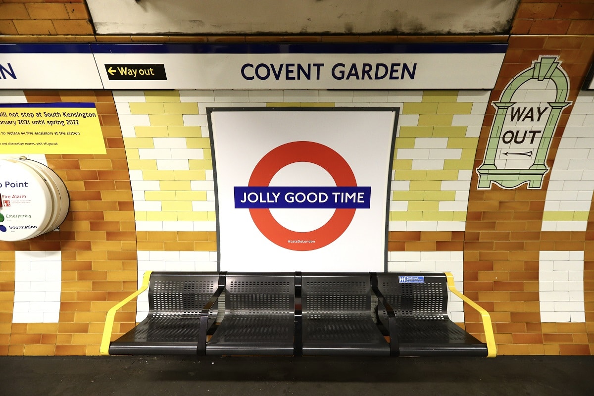 TfL Festive Makeover Decorates Buses And Tube Stations - Secret London