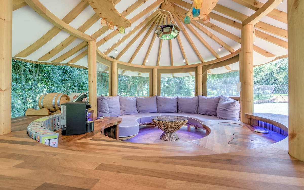 This Narnia-Themed Treehouse Near London Is The Perfect Staycation