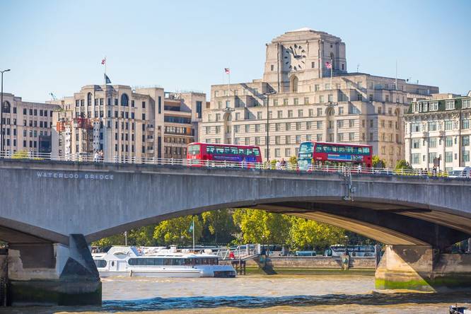 Why Is Waterloo Bridge Nicknamed The Ladies' Bridge?