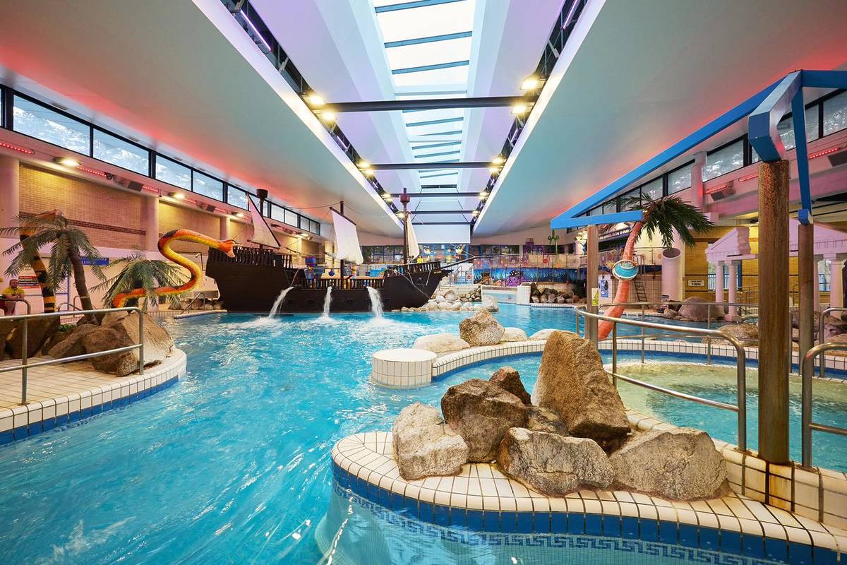 The Epic Water Park With Huge Slides Just An Hour From London