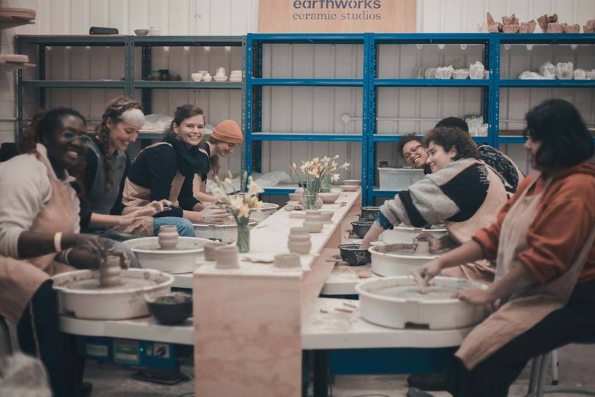 Ponte Creativo En El Estudio Inclusivo De Cerámica Earthworks De Brixton