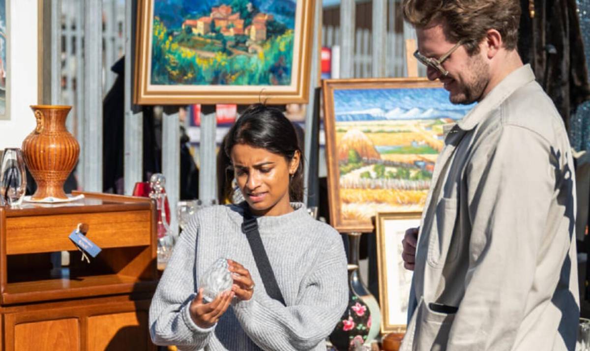 Grootste overdekte vlooienmarkt van Londen keert dit weekend terug