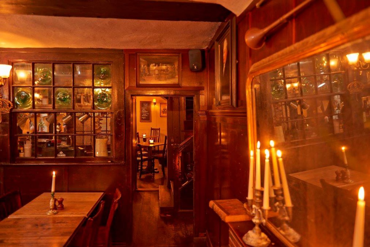 This Spooky Pub In Highgate Is One Of The Most Haunted In London – And ...