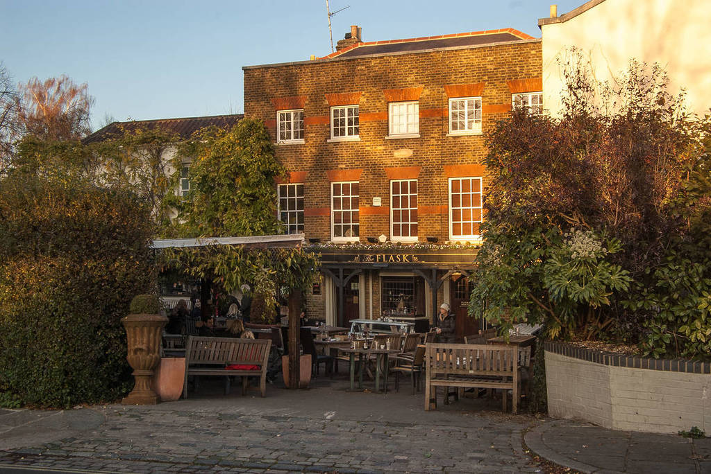 This Spooky Pub In Highgate Is One Of The Most Haunted In London – And ...