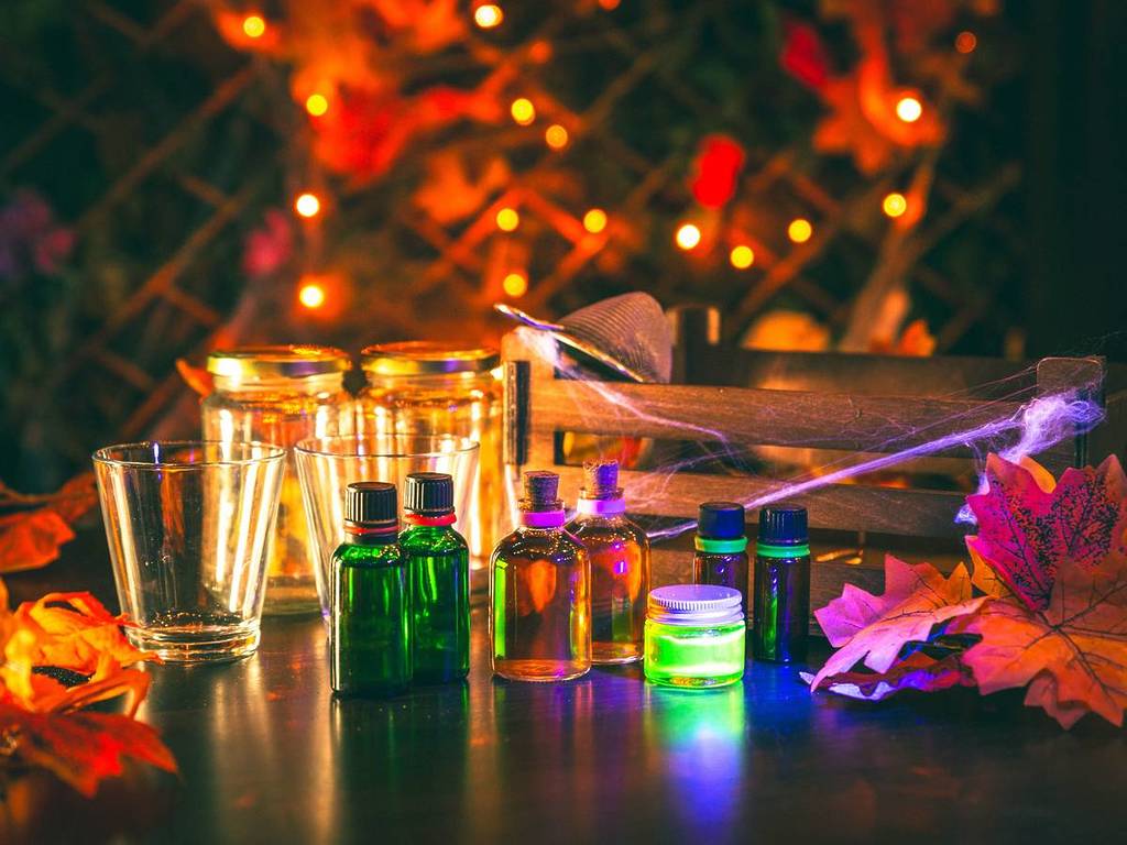 Brew Your Own Drinkable Potions At This Spellbinding Cocktail Bar