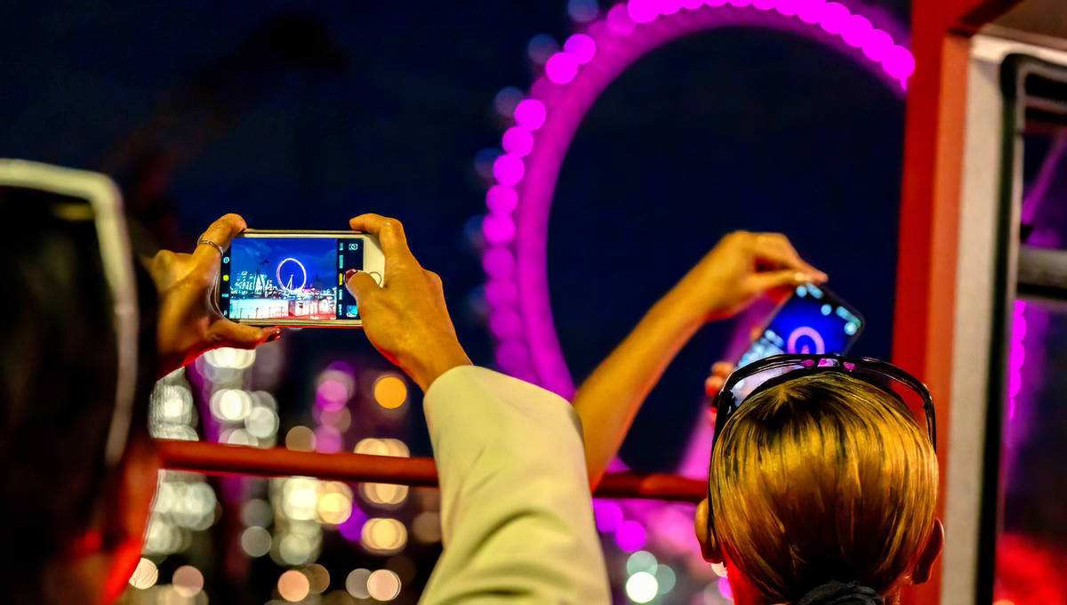 This London Bus Tour Will Show You The City's Lights In One Ride