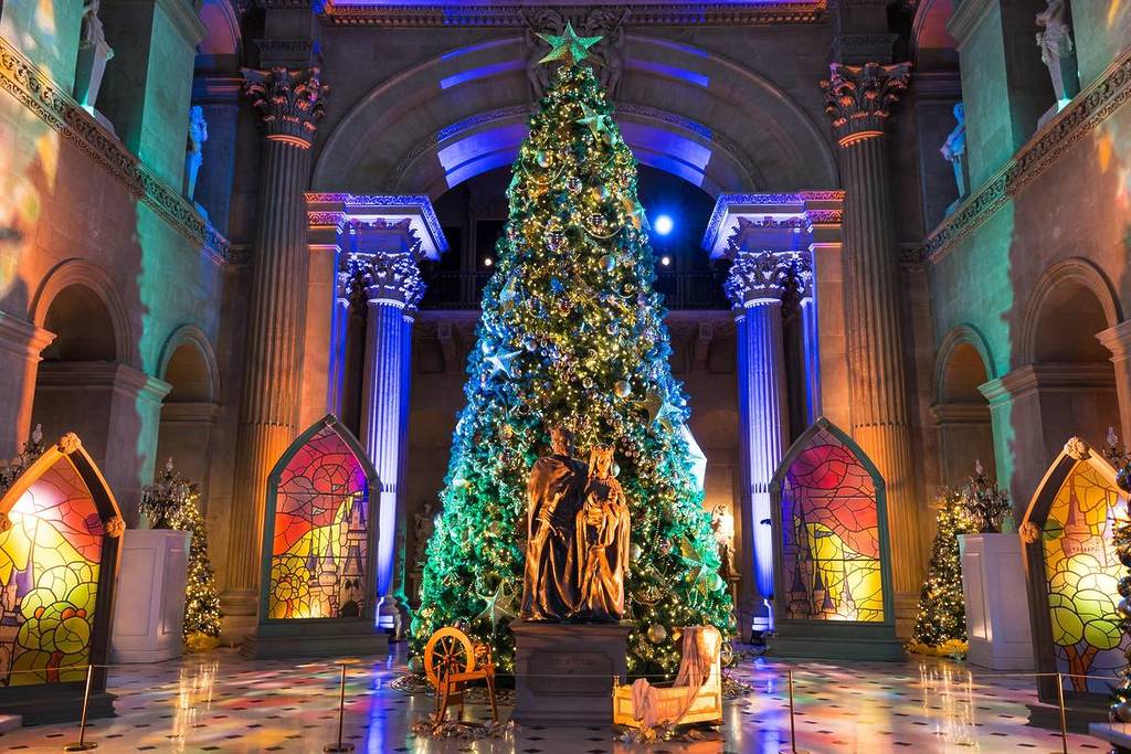 A Palace In Oxford Has Turned Into A Whimsy Winter Wonderland