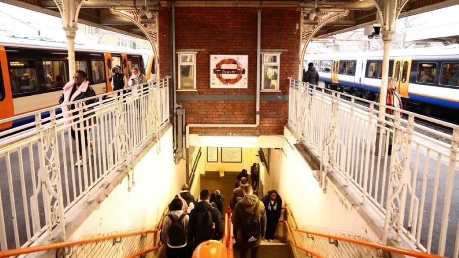 A New Tube Roundel Has Been Unveiled At Hackney Downs