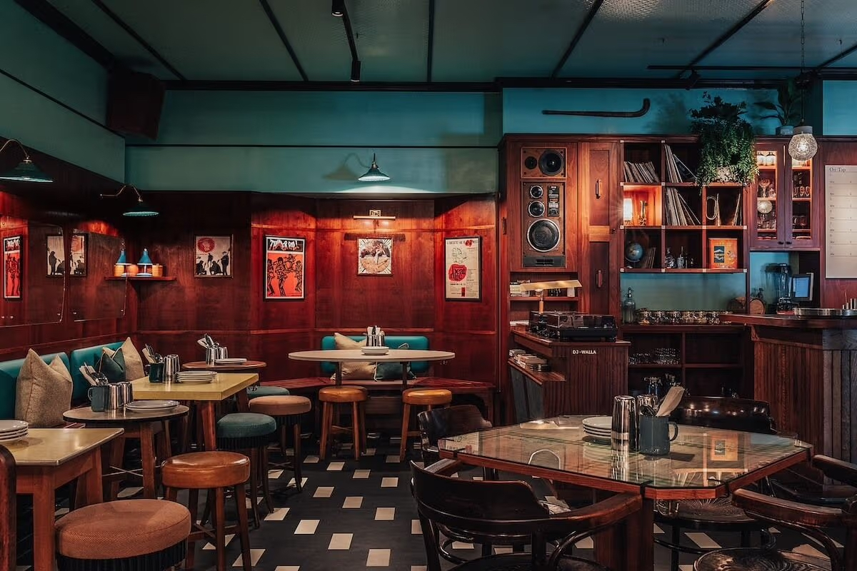 Dishoom lanceert zijn eerste 'Permit Room' bar in Londen