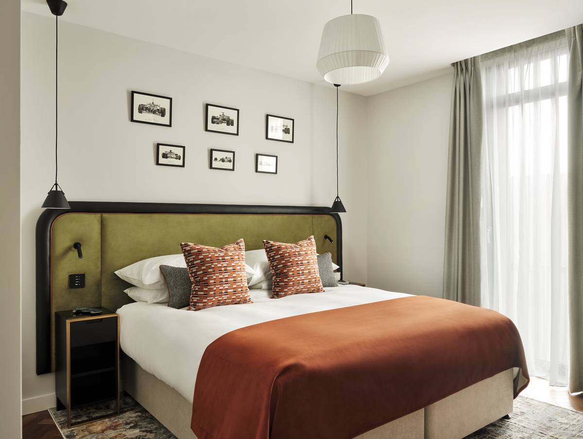 Escapade Silverstone Hotel mit Blick auf die ikonische Heimat des ...