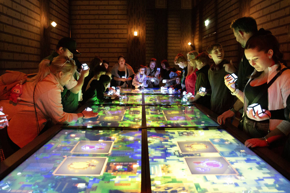 Review – We Visited The London Minecraft Virtual Reality Experience