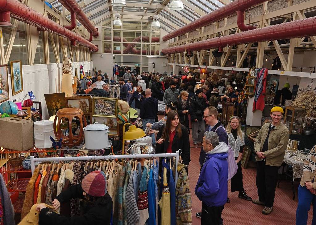 This Charming Vintage Flea Market Will Take Over A Disused Hackney Bus ...