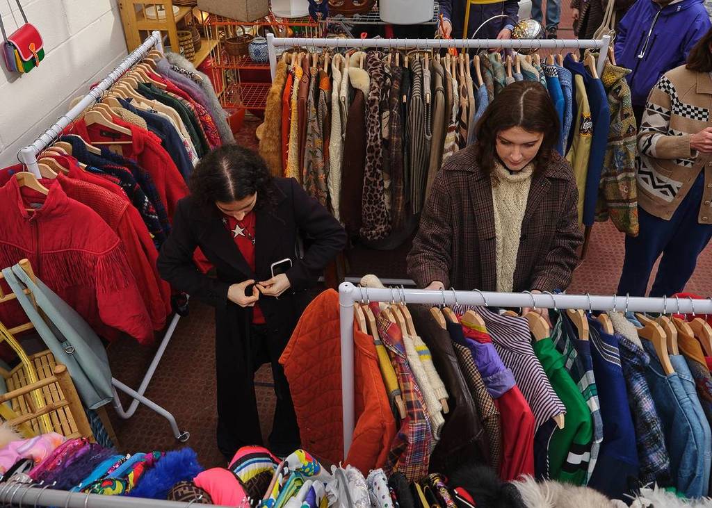This Charming Vintage Flea Market Will Take Over A Disused Hackney Bus ...