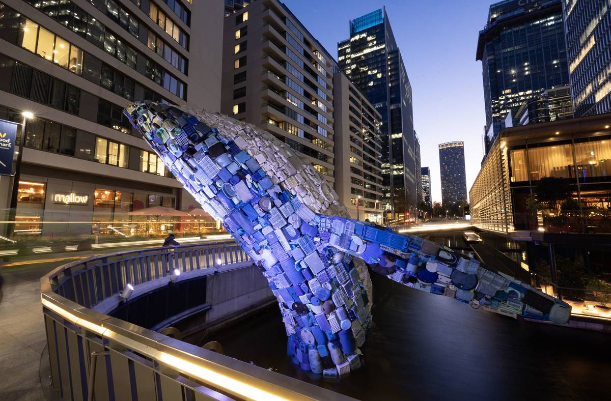 Une énorme sculpture de baleine vient d'être dévoilée à Canary Wharf