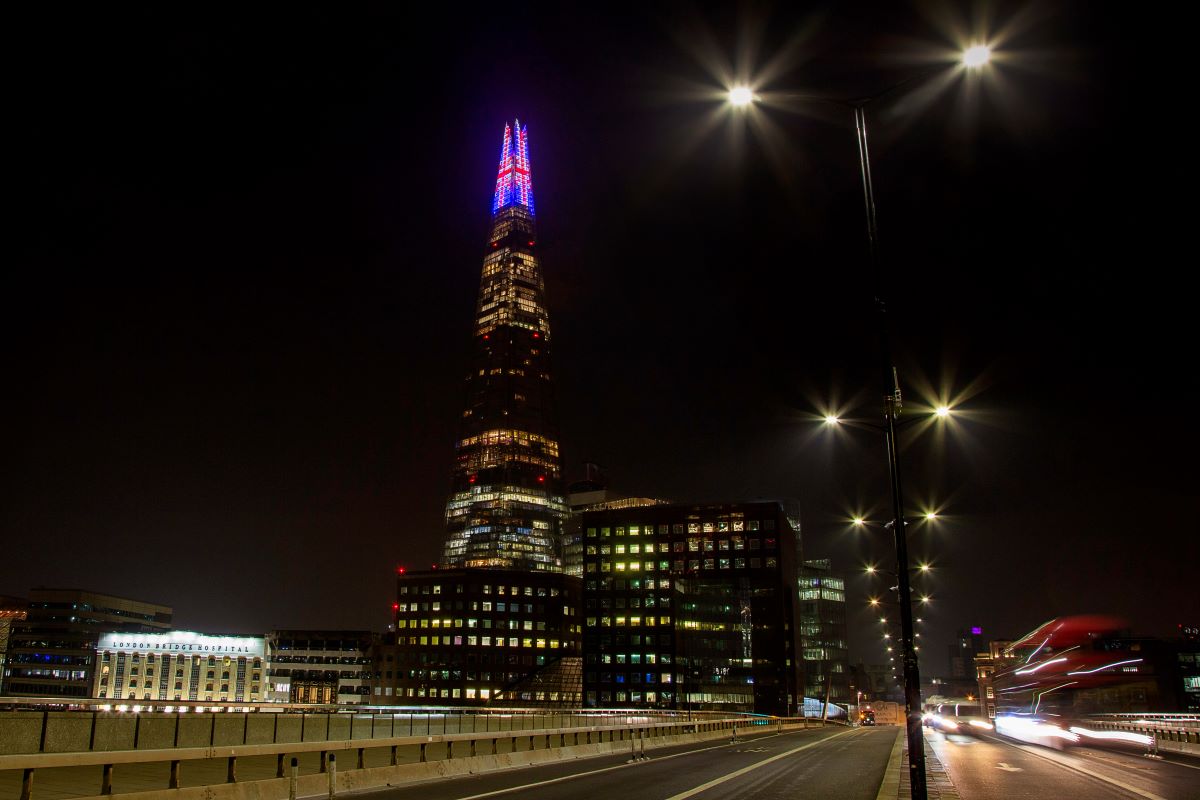 The Shard erstrahlt zum VE Day in den Farben des Union Jack