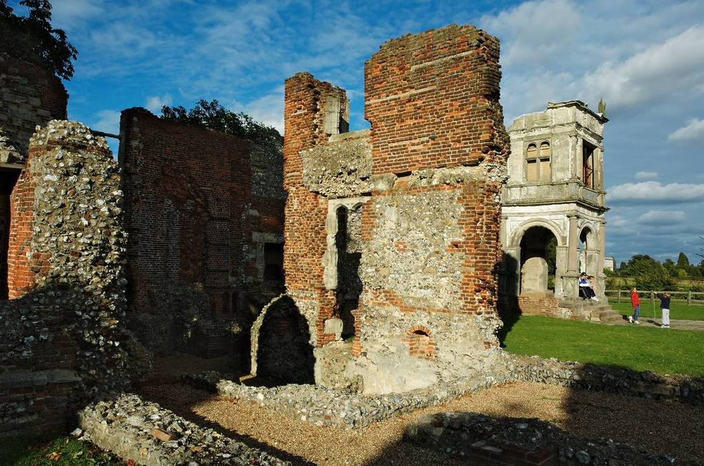 You Can Visit This Historic Hidden Mansion Near London For Free