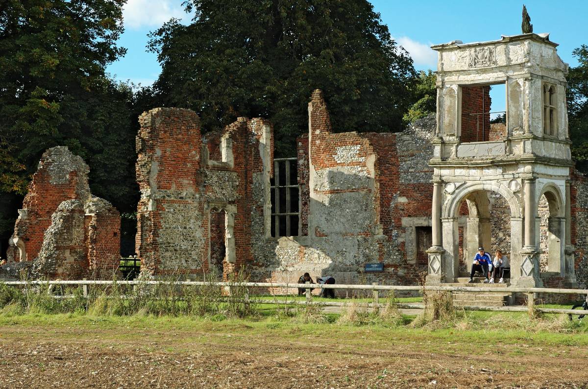 You Can Visit This Historic Hidden Mansion Near London For Free