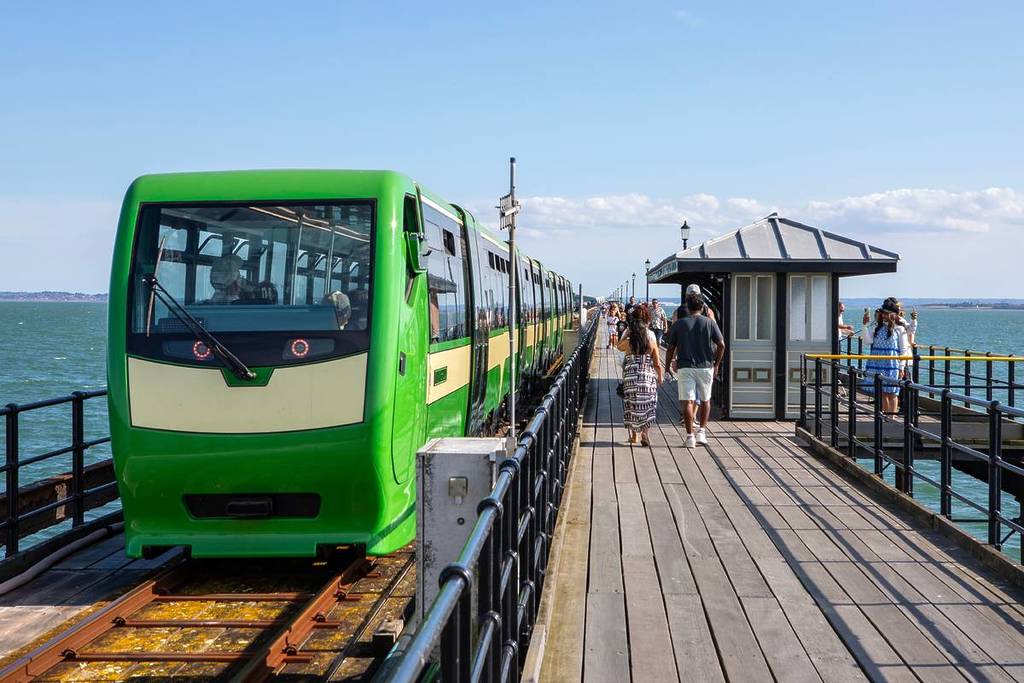 O cais de lazer mais longo do mundo fica a apenas duas horas de Londres ...