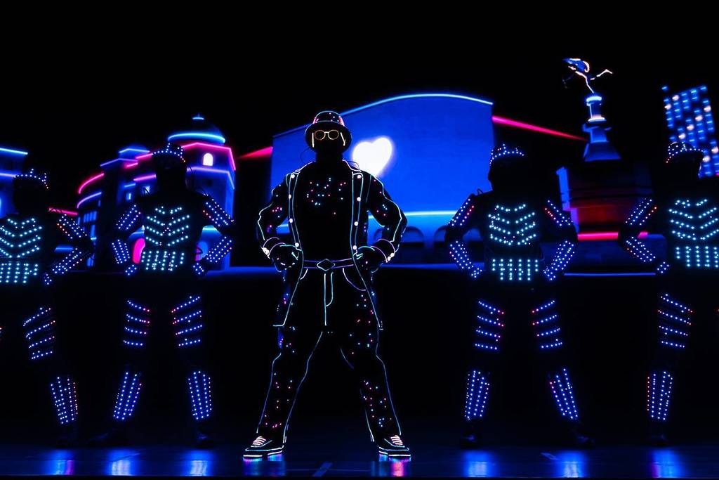 THE BLACKOUTS Bring 2000s Nostalgia To London With A Dazzling LED Dance ...