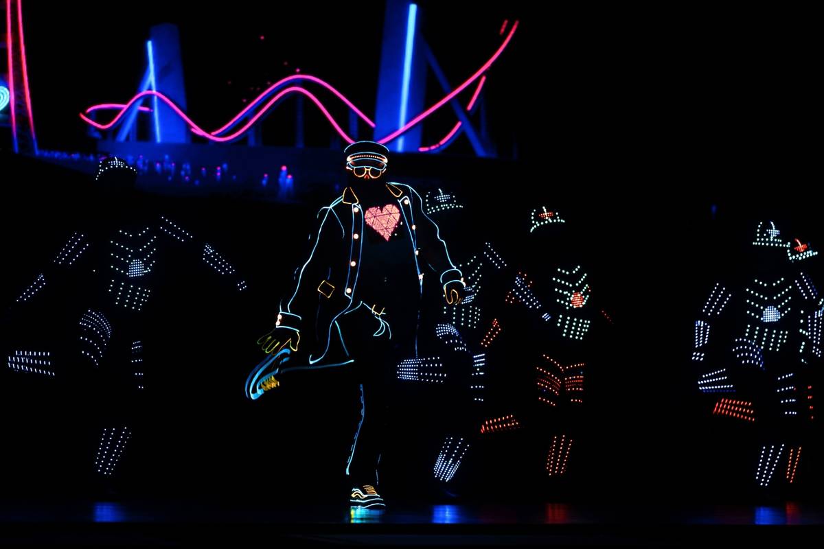 THE BLACKOUTS Bring 2000s Nostalgia To London With A Dazzling LED Dance ...