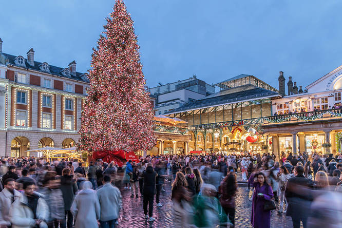 Covent Garden a allumé ses superbes lumières de Noël, illuminant le ...