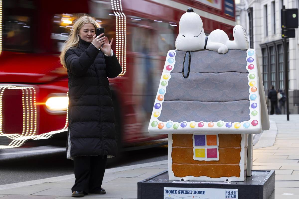 A Magical Trail Of Uniquely-Designed Snoopy Sculptures Is Winding Its ...