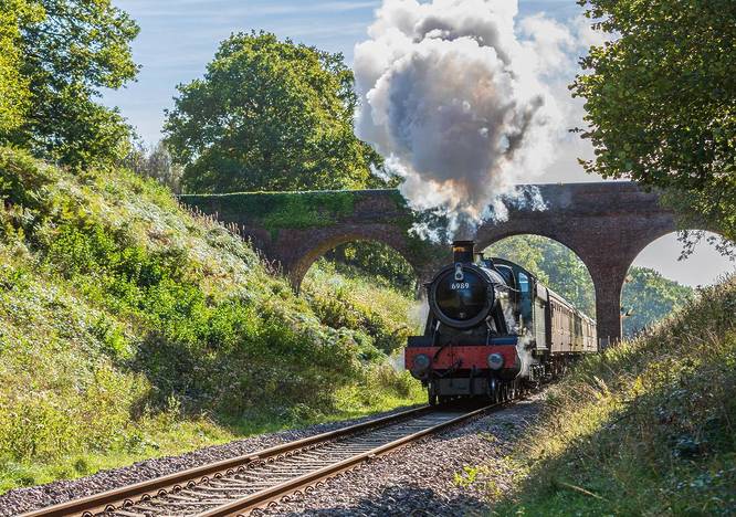 This Magical Steam Train Just An Hour From London Transforms Into A ...