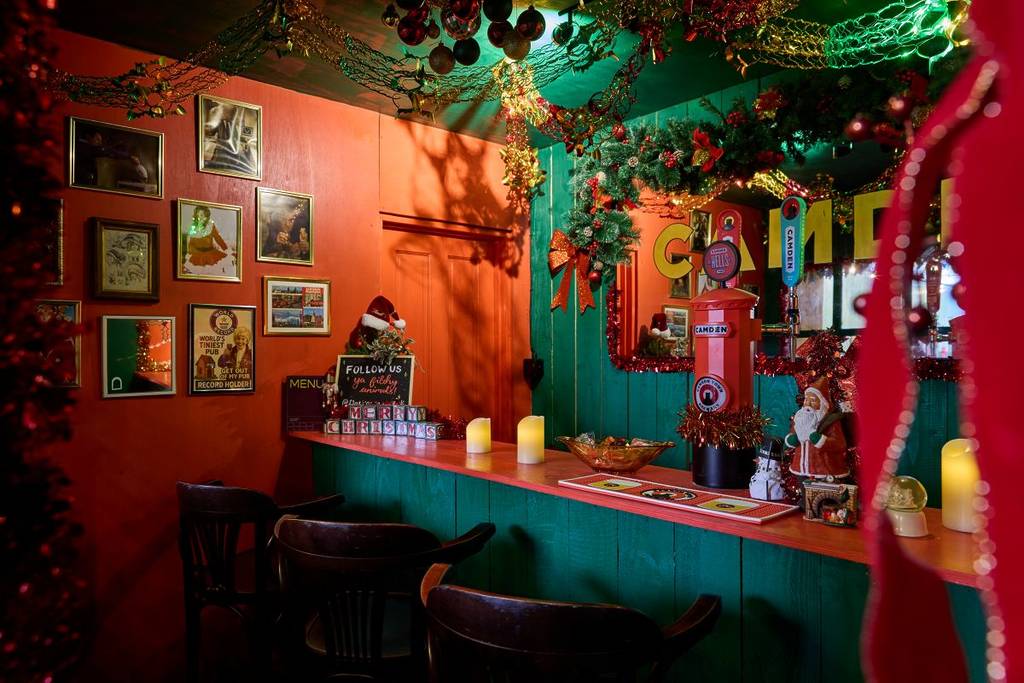 The World's Smallest Pub Has Just Opened In London - And It's So Tiny ...