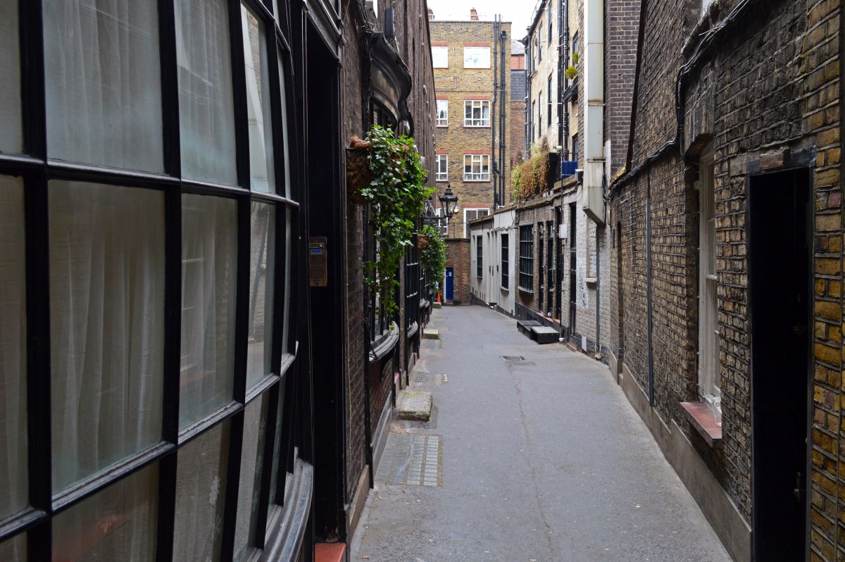 This Mysterious Hidden Alleyway In The Heart Of Covent Garden Looks ...