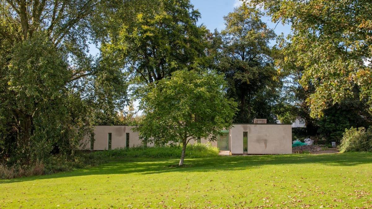 These Abandoned Changing Rooms In Liverpool Were Converted Into A Not ...