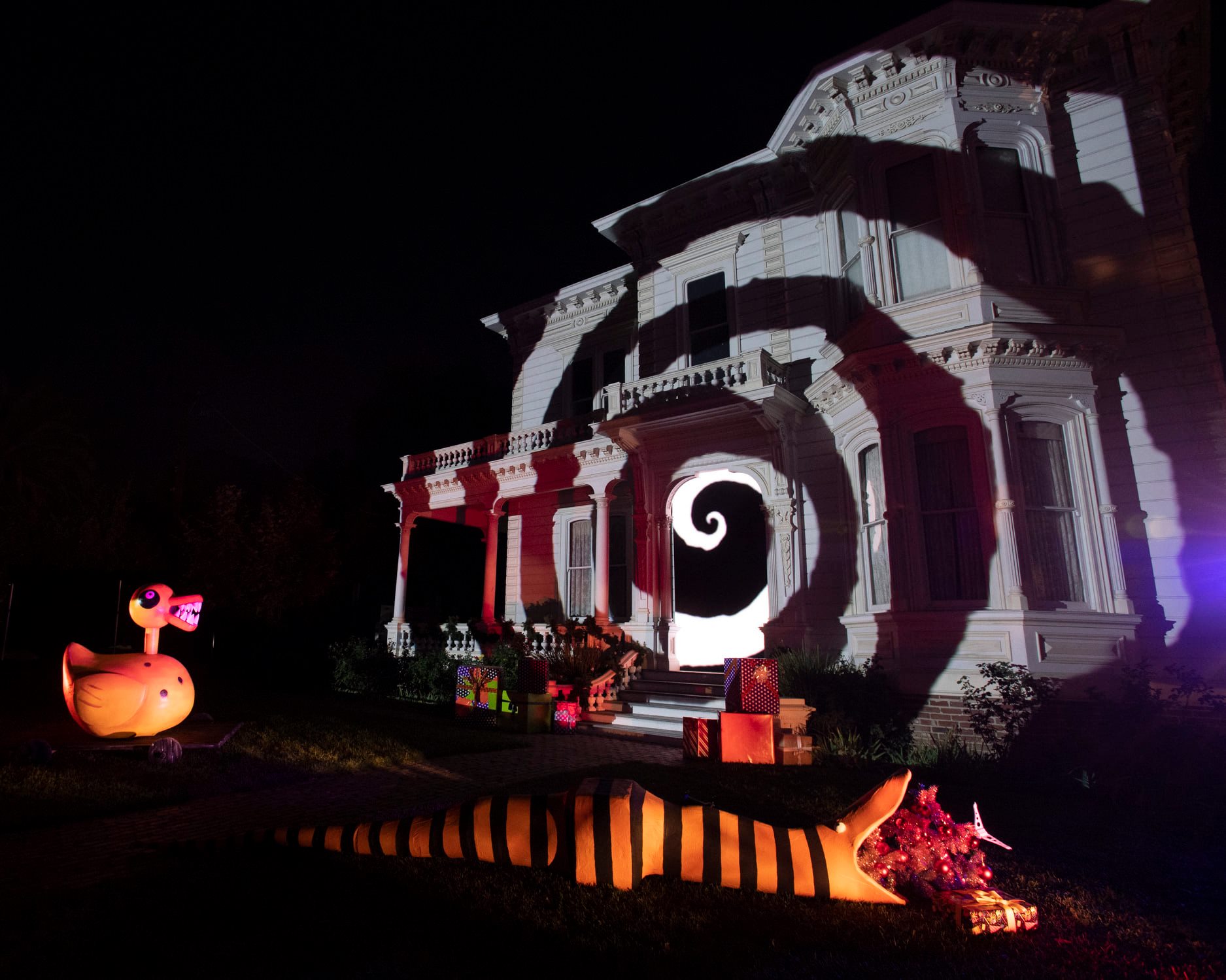 Freeform’s Halloween Road Is Bringing A Creepy Outdoor Walk-Thru To ...